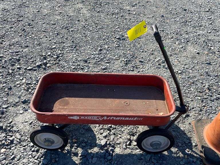 vintage radio astronaut wagon - Dixon's Auction at Crumpton