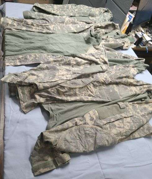 LARGE LOT US ARMY UNIFORMS - Dixon's Auction at Crumpton