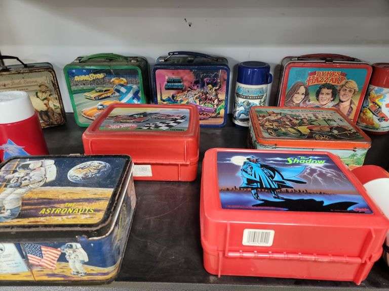 Lot Vintage Lunch Boxes - Dixon's Auction at Crumpton