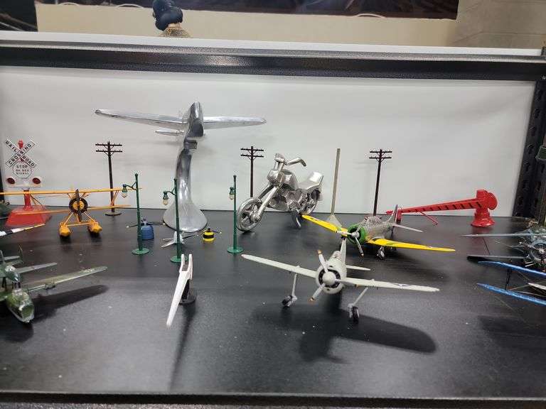 Lot Die Cast Airplane Models - Dixon's Auction at Crumpton