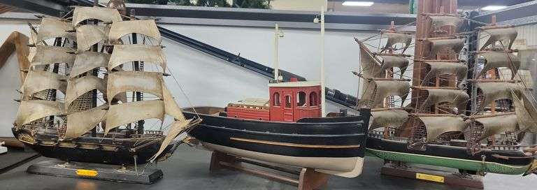 Lot Ships Models, Fishing Rod, Plant Stand - Dixon's Auction at Crumpton
