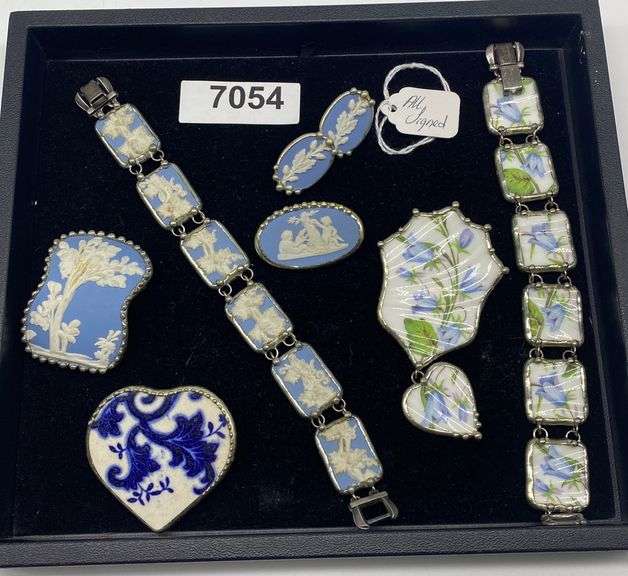 Mixed Metal Signed Jewelry Lot - Dixon's Auction at Crumpton