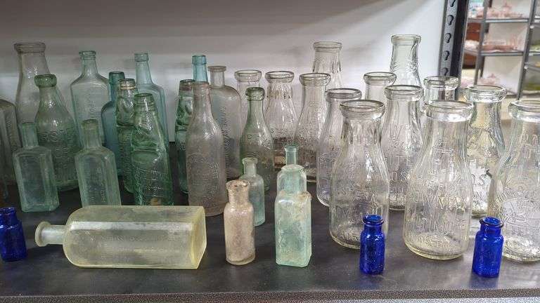 Collection Of Vintage / Antique Bottles - Dixon's Auction at Crumpton