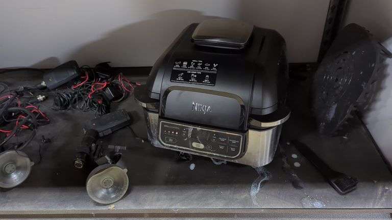 Lot Ninja Air Fryer & Race Car Cameras - Dixon's Auction at Crumpton