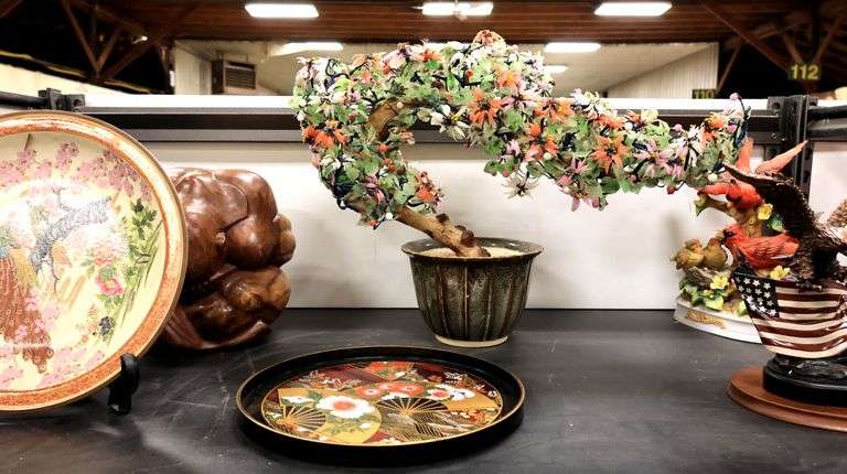 Lot of Oriental Decor, Crying Buddha, Bird Statues, Precious Stone Tree ...