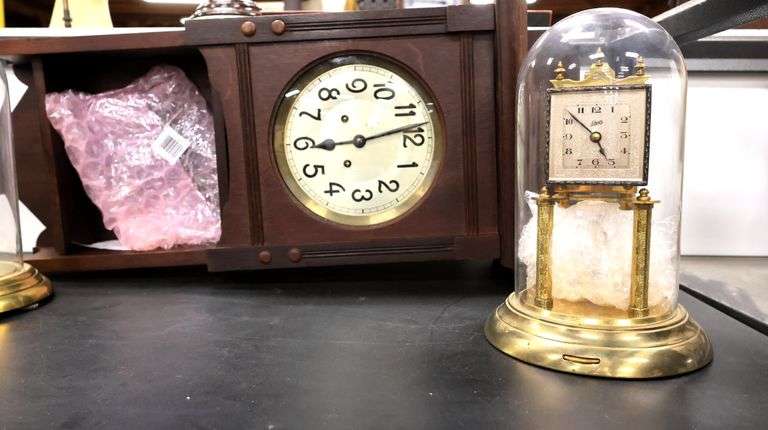Vintage Clock Lot, Anniversary Clocks & Wall Clock - Dixon's Auction at ...