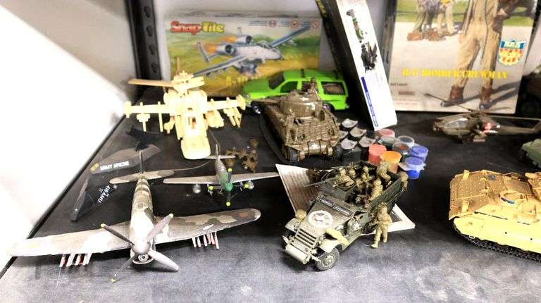 Collection of Military Vehicle Models - Dixon's Auction at Crumpton