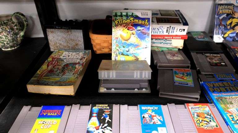 Lot Vintage Nes & Snes, Collector Price Guides Etc. - Dixon's Auction ...