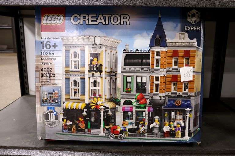 Open Box: Lego #10255 Assembly Square, Internal Contents Have Been ...