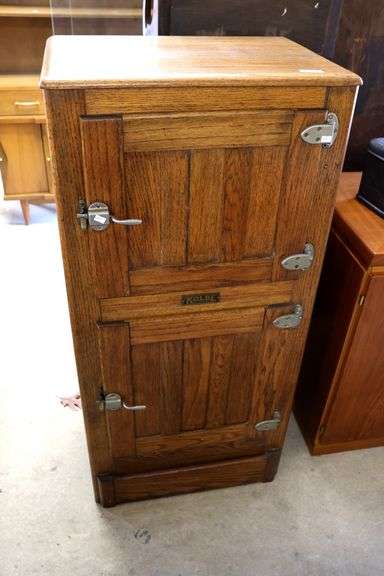 Antique Kolbe Oak Ice Chest - Dixon's Auction at Crumpton