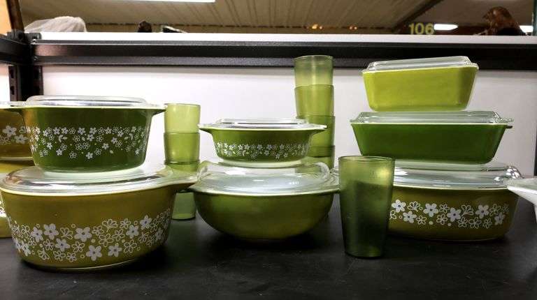 Lot of Vintage Style Pyrex Bowls & Dishes - Dixon's Auction at Crumpton