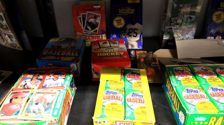 Lot of Vintage Baseball Cards, Wax Boxes & Packs, Loose Cards Etc ...