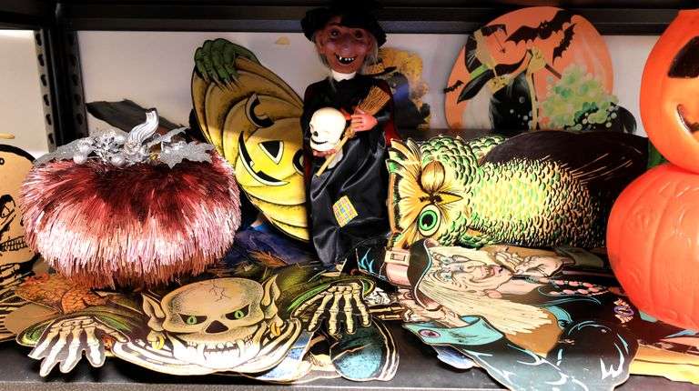 Lot of Halloween Decor - Dixon's Auction at Crumpton