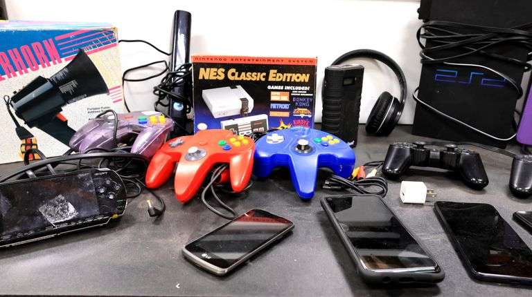 Electronics Lot, Cell Phones, PS2 & Nes Classic Consoles, Psp ...