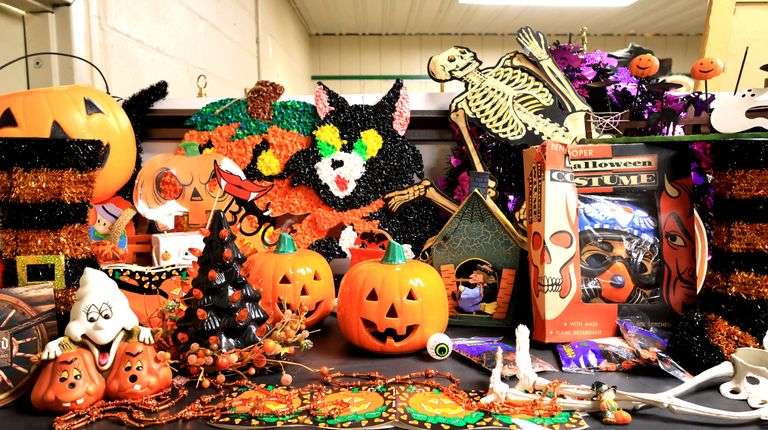Lot of Halloween Decorations - Dixon's Auction at Crumpton