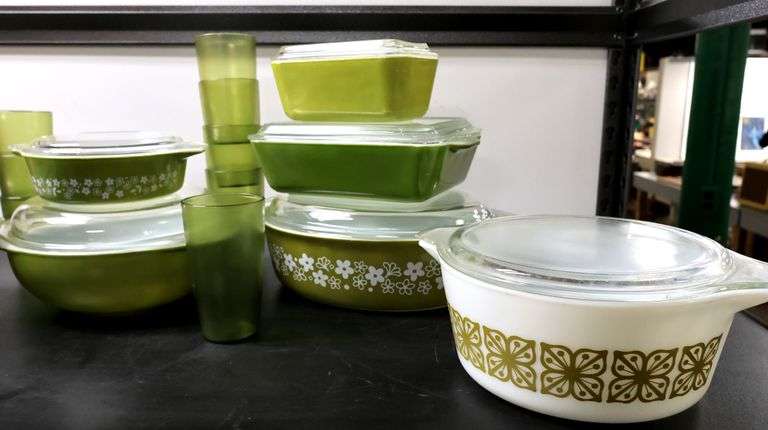 Lot of Vintage Style Pyrex Bowls & Dishes - Dixon's Auction at Crumpton