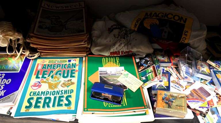 Lot of Vintage Baseball Cards, Programs & Team Yearbooks Etc. - Dixon's ...