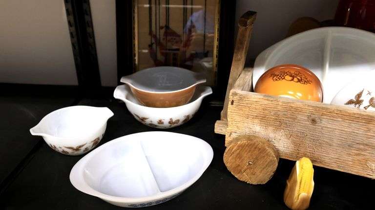 Lot of Vintage Style Pyrex Bowls, Wooden Hobby Horse & Wagon Etc ...