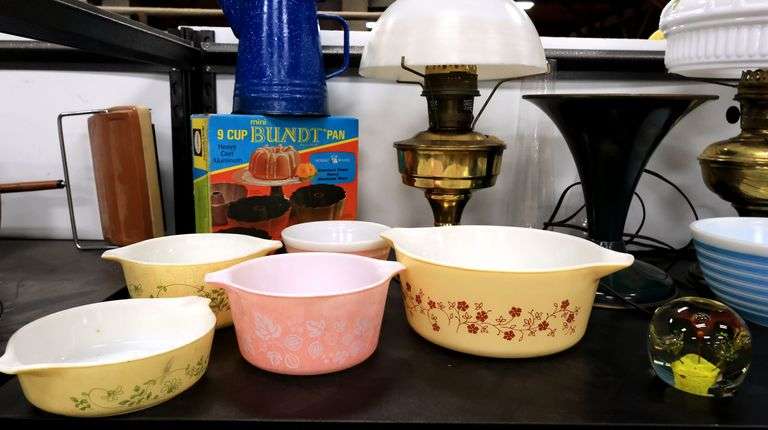 Lot of Vintage Style Pyrex Bowls, Table Lamps, Bundt Pan, Graniteware ...