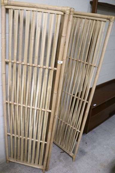 MCM Rattan Dressing Screen - Dixon's Auction at Crumpton