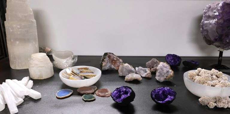 Collection of Crystals & Geologic Specimens - Dixon's Auction at Crumpton