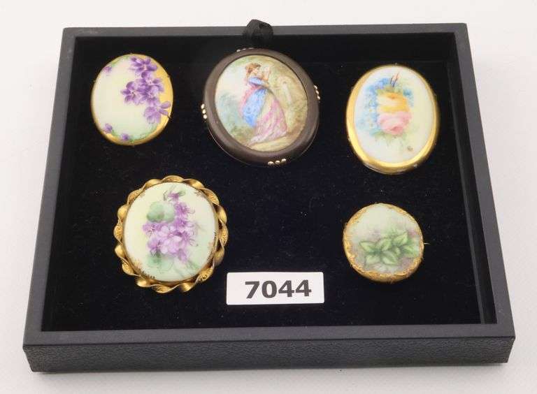 (5) Large Porcelain Vintage Pins - Dixon's Auction at Crumpton