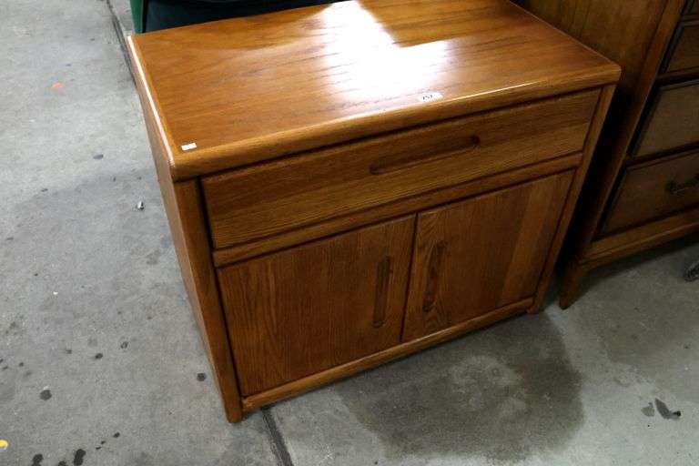 MCM Oak Server - Dixon's Auction at Crumpton