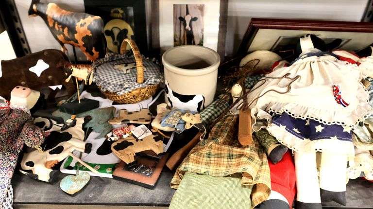 Lot of Country Primitive Cow Decor - Dixon's Auction at Crumpton