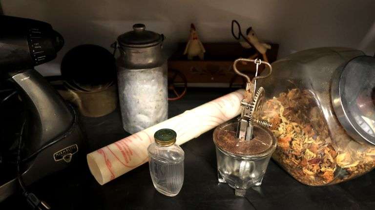 Kitchen Lot, Sunbeam Mixer, Counter Jar, Mixer, Art Pottery Planter Etc ...