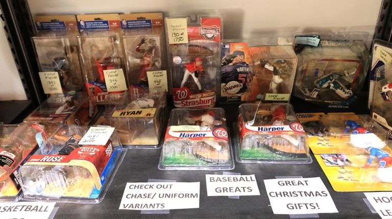 Lot of Baseball Greats, Basketball & Hockey Legends Action Figure Toys ...