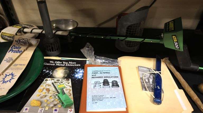 Treasure Hunter Lot Garrett Metal Detector, Coin Probe, Panning Dish ...