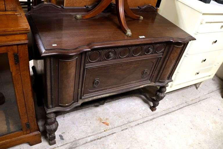 Depression Era Server - Dixon's Auction at Crumpton