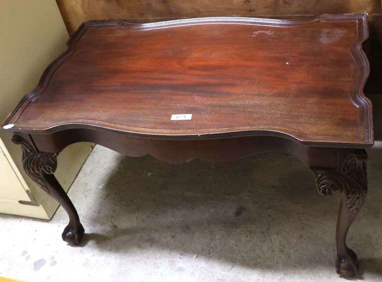 Vintage Mahogany Coffee Table - Dixon's Auction at Crumpton