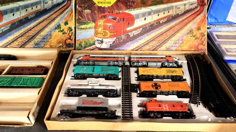 Lot of Model Railroad Train Sets By Athearn - Dixon's Auction at Crumpton