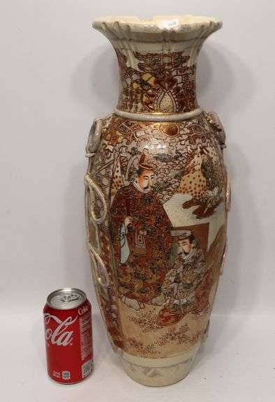 Japanese Satsuma Pottery Vase - Dixon's Auction at Crumpton