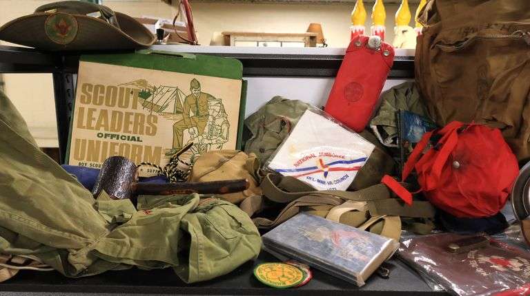 Lot of Vintage Boy Scout Memorabilia, Pack, Uniform, Sash, Book Etc ...