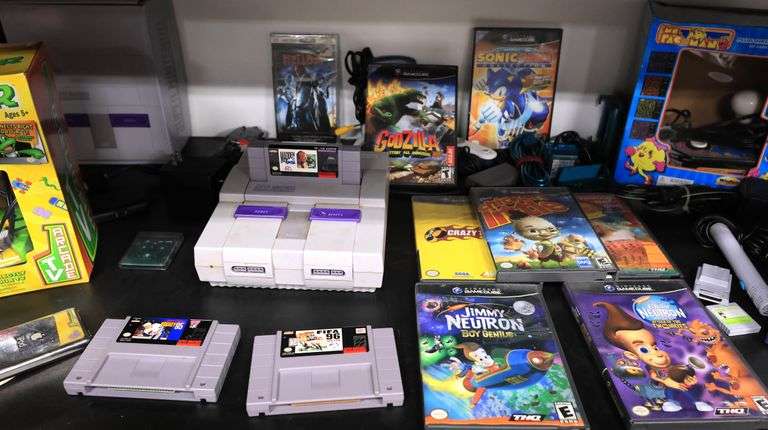 Lot Vintage Gamecube & Snes Console, Gamecube & Super Nintendo Games ...