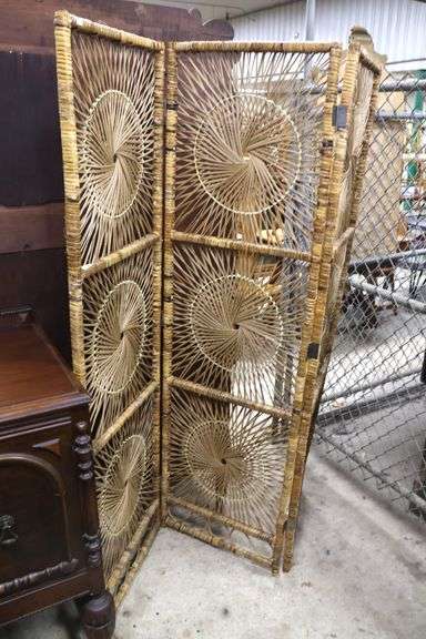 MCM Boho Wicker Dressing Screen, Losses - Dixon's Auction at Crumpton