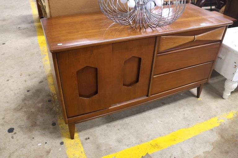 Bassett MCM Cherry Server Base - Dixon's Auction at Crumpton