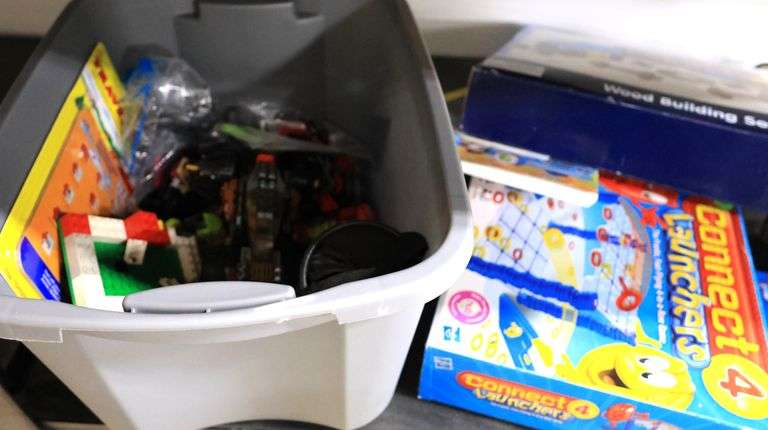 Lot of Toys, Puzzles, Legos, Connect 4 Etc. - Dixon's Auction at Crumpton