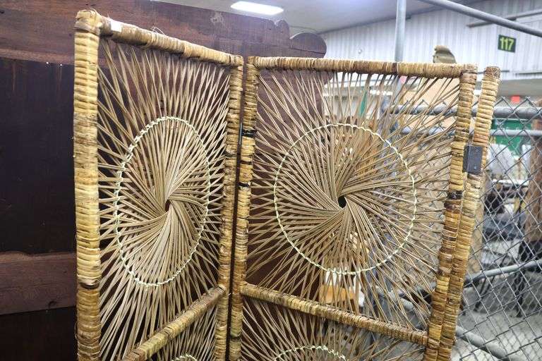MCM Boho Wicker Dressing Screen, Losses - Dixon's Auction at Crumpton