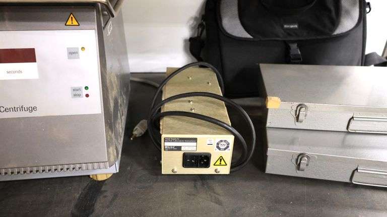 Lot Vintage Lc Carousel Centrifuge, Cases & Bag - Dixon's Auction at ...