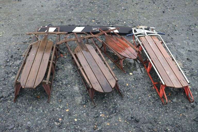 *NO STORAGE* Lot of Vintage Sleds - Dixon's Auction at Crumpton