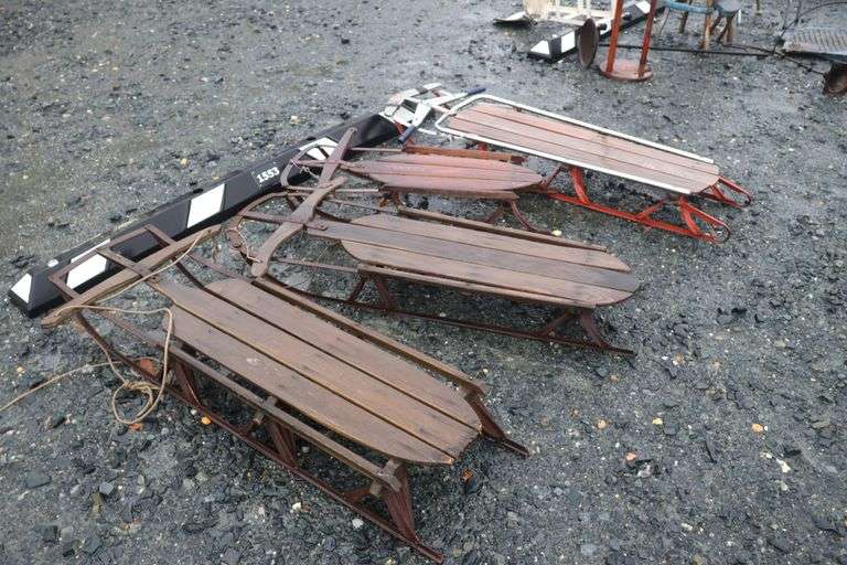 *NO STORAGE* Lot of Vintage Sleds - Dixon's Auction at Crumpton
