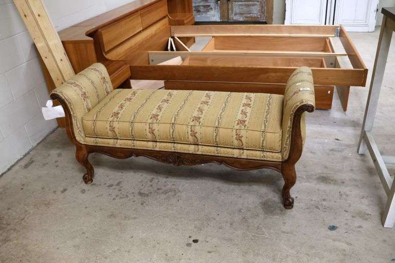 Ethan Allen Upholstered Bench - Dixon's Auction at Crumpton