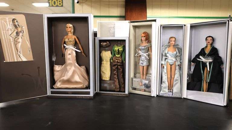 Lot of Jason Wu Fashion Royalty Collector Dolls - Dixon's Auction at ...