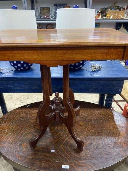 Victorian Walnut Parlor Table - Dixon's Auction at Crumpton