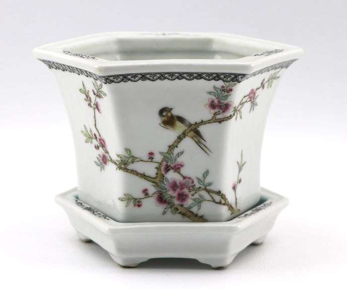 Chinese Republic Period famille rose porcelain hexagonal planter ...