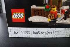 New (Guaranteed): Lego #10293 Santa's Visit - Dixon's Auction at Crumpton