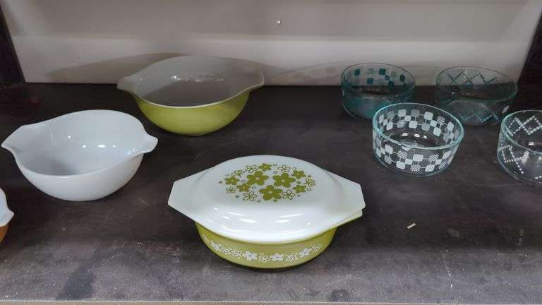 Lot Vintage Type Pyrex Dishes, Bowls - Dixon's Auction at Crumpton